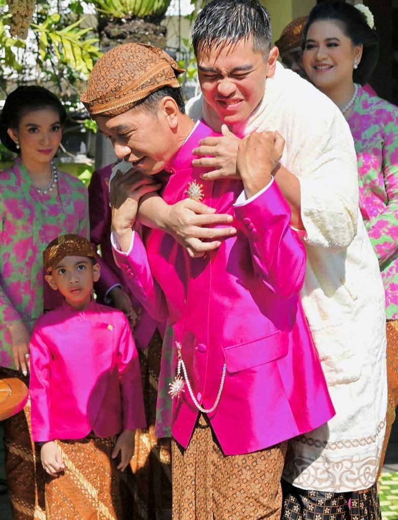 Momen Ponakan Kaesang Curi Perhatian Pake Singlet 4662