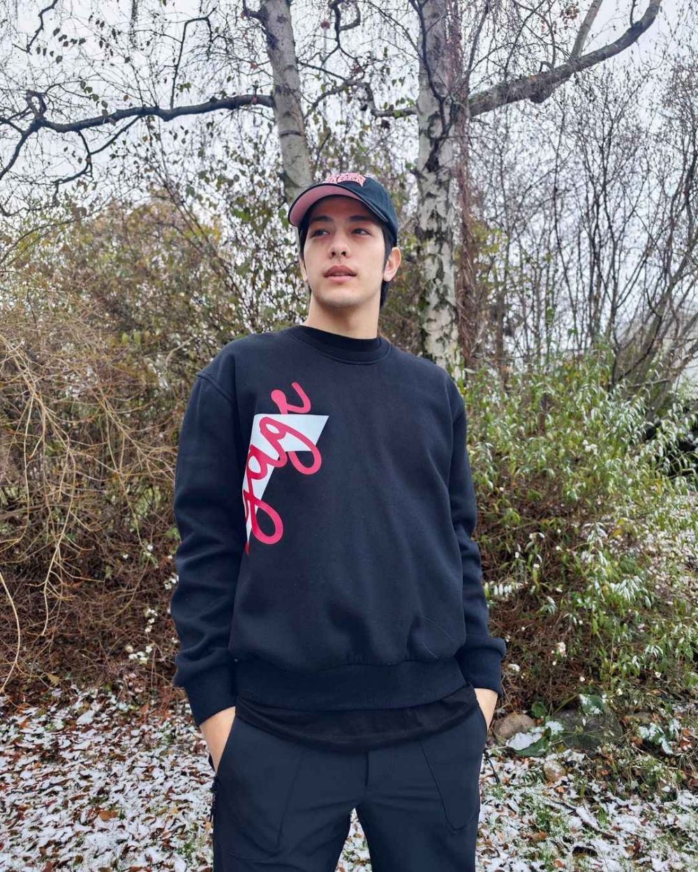 Momen Luke Ishikawa Plowden Main Salju di Denmark