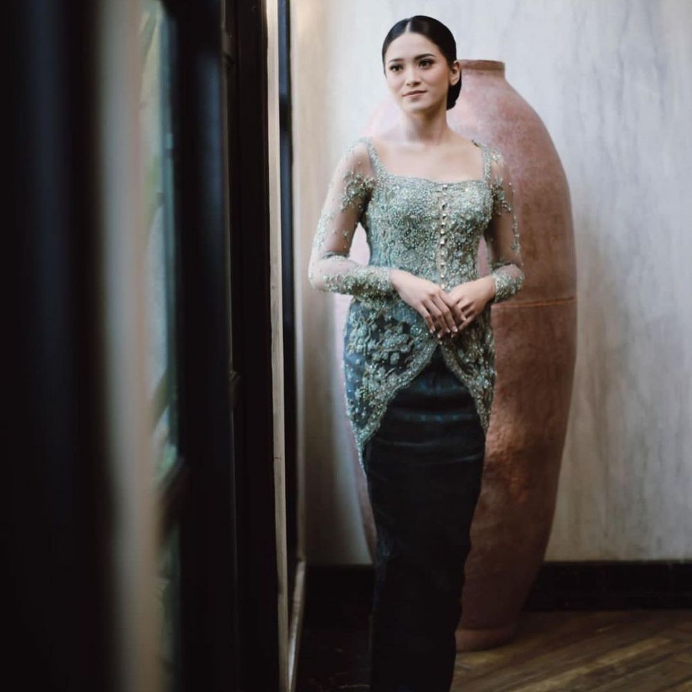 9 Inspirasi Kebaya untuk Dress Code Busana Formal, Memikat