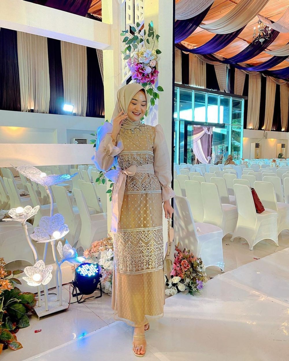 9 Dress Brokat Hits Kekinian untuk Kondangan, Begini