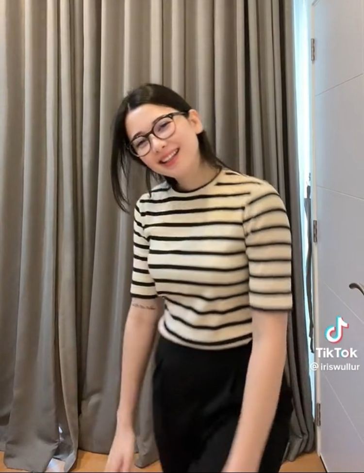 Iris Wullur, Seleb Tiktok yang Awet Muda Walau Punya Anak 3