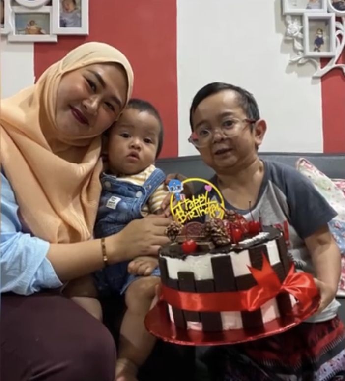 10 Artis Punya Anak Angkat, Daus Mini-Shelvie Baru Terungkap 10 Artis Punya Anak Angkat, Daus Mini-Shelvie Baru Terungkap
