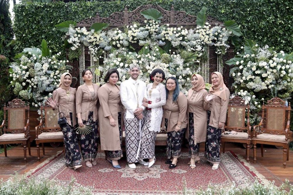 10dress Dan Kebaya Seragam Bridesmaid Warna Cokelat Kalem