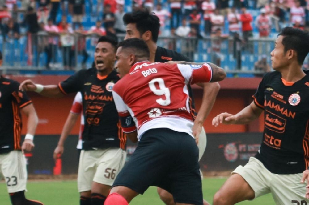 Thomas Doll Minta Persija Tiru Persib, Kenapa? Thomas Doll Minta Persija Tiru Persib, Kenapa?