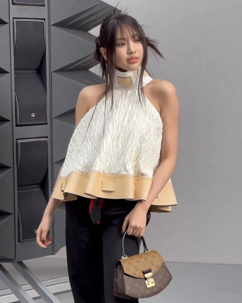 10 Potret Hyein NewJeans di Louis Vuiton Paris Fashion Week | IDN Times