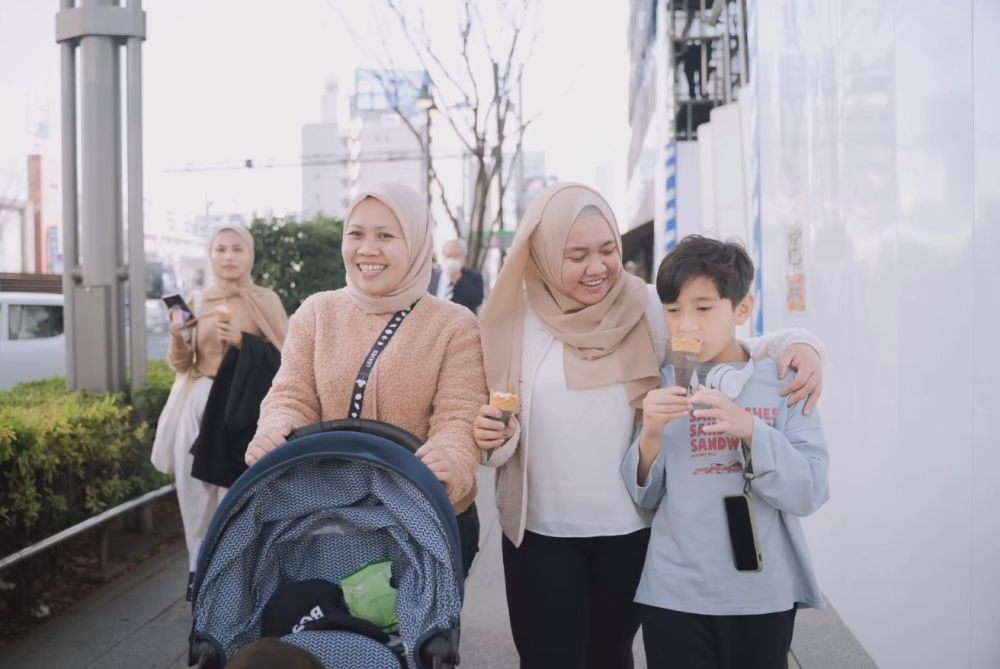 10 Potret Sus Rini dan Mbak Lala di Jepang, Kayak Kakak Adik 10 Potret Sus Rini dan Mbak Lala di Jepang, Kayak Kakak Adik