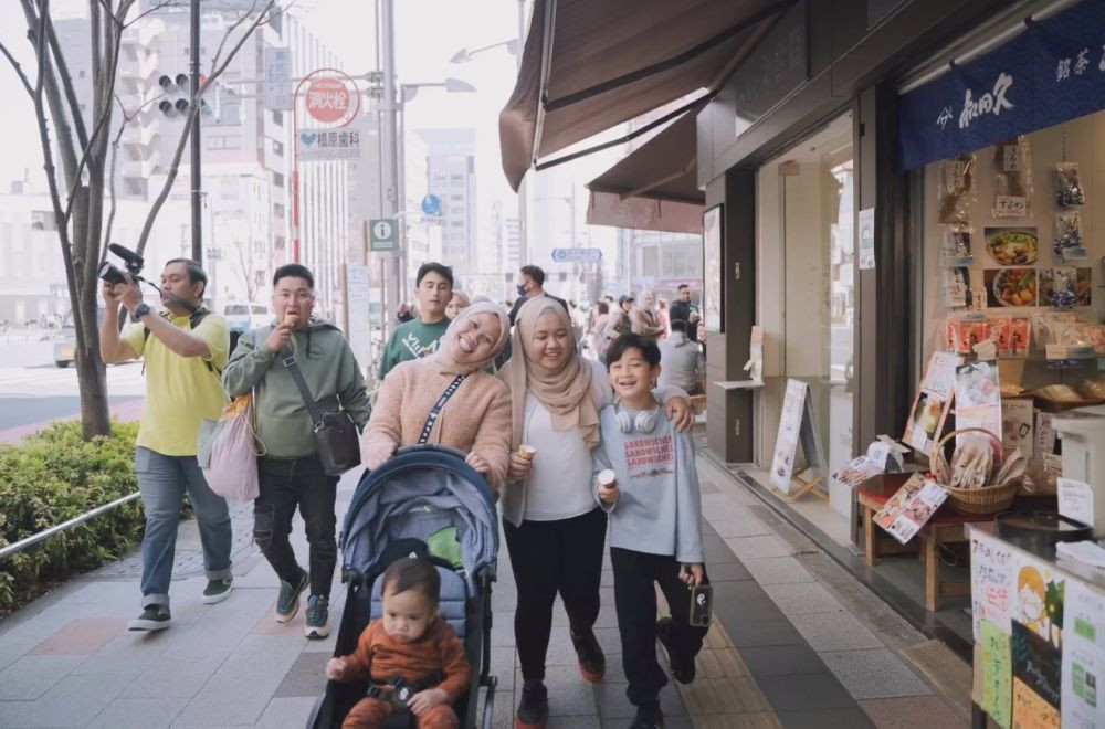 10 Potret Sus Rini dan Mbak Lala di Jepang, Kayak Kakak Adik 10 Potret Sus Rini dan Mbak Lala di Jepang, Kayak Kakak Adik