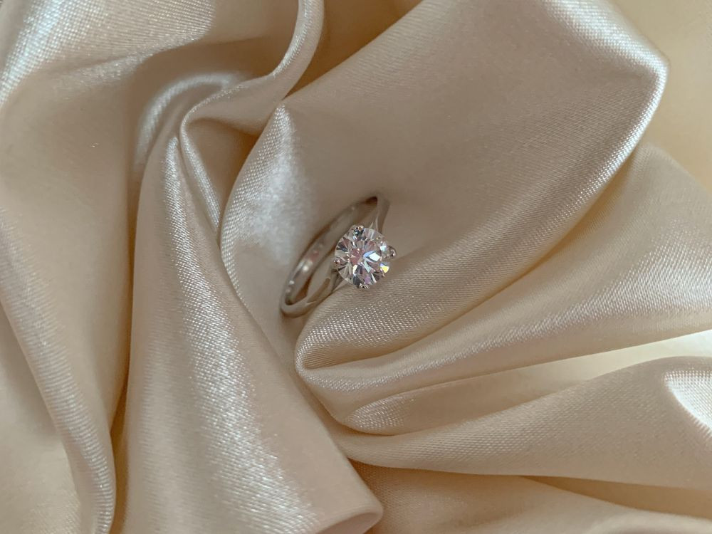 8 Cara Membedakan Kain Sutra Asli dan Palsu, Cek di Sini!