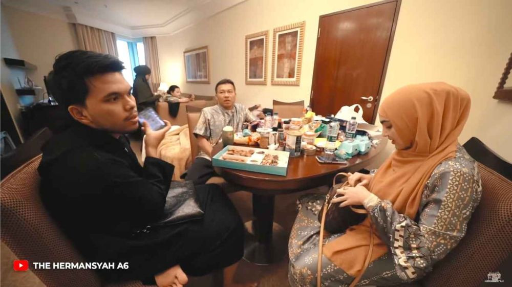 Potret Keluarga Anang Rayakan Awal Ramadan di Mekkah