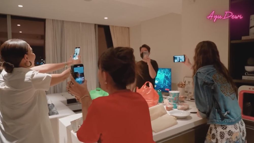 10 Potret Geng Mentri Main ke Rumah Baru Melaney Ricardo 10 Potret Geng Mentri Main ke Rumah Baru Melaney Ricardo