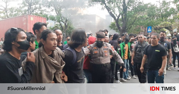 Demo Mahasiswa, Jalan Protokol Makassar Macet Parah