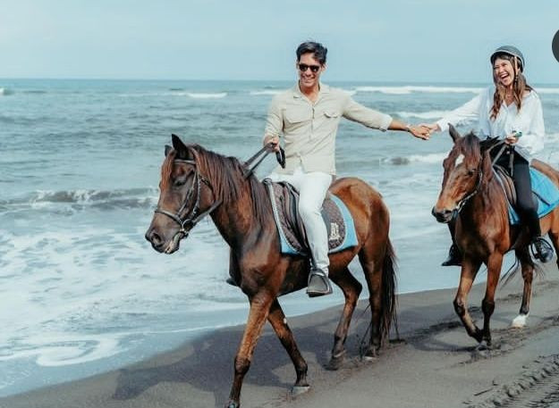 10 Kemesraan Richard Kyle dan Jaz Rowe Juara The Bachelor