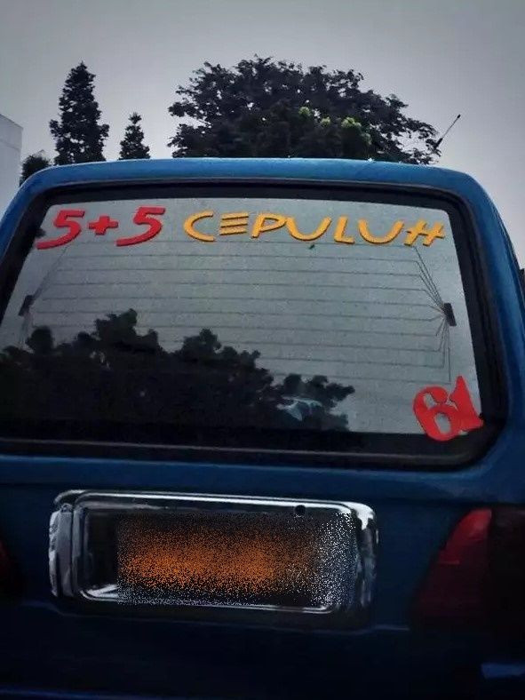 10 Stiker Tulisan Lucu di Angkot Ini Ngocol Abis 10 Stiker Tulisan Lucu di Angkot Ini Ngocol Abis