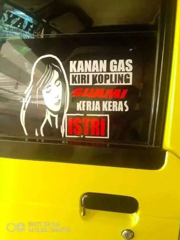 10 Stiker Tulisan Lucu di Angkot Ini Ngocol Abis 10 Stiker Tulisan Lucu di Angkot Ini Ngocol Abis