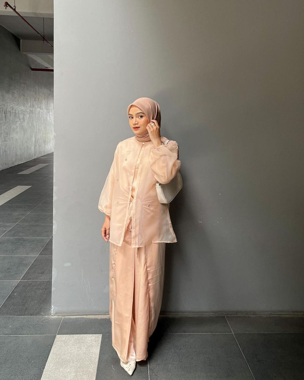 OOTD Hijab Simpel Elegan yang Cocok untuk Acara Semiformal