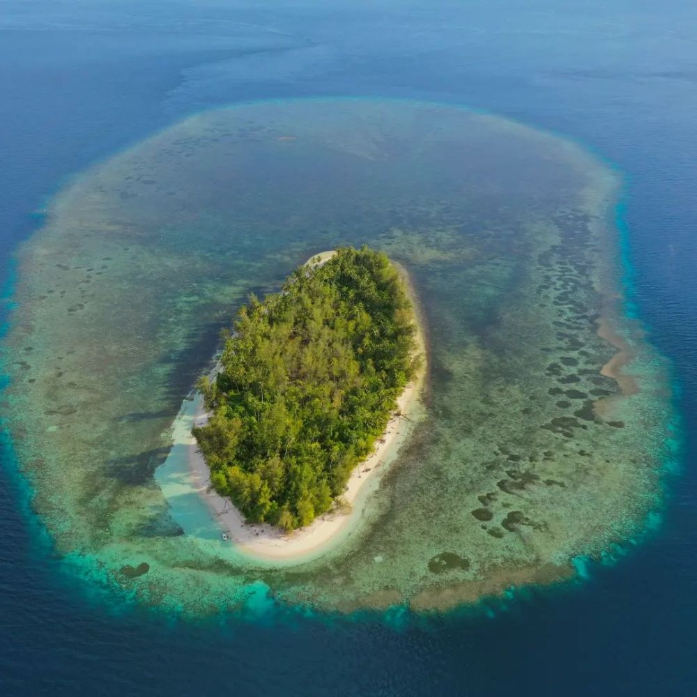 10 Destinasi Wisata Paling Indah di Banggai Kepulauan