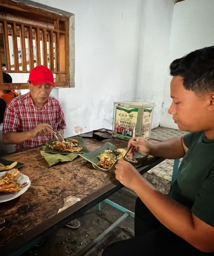 7 Potret Ifan Seventeen Ziarah ke Makam Dylan Sahara