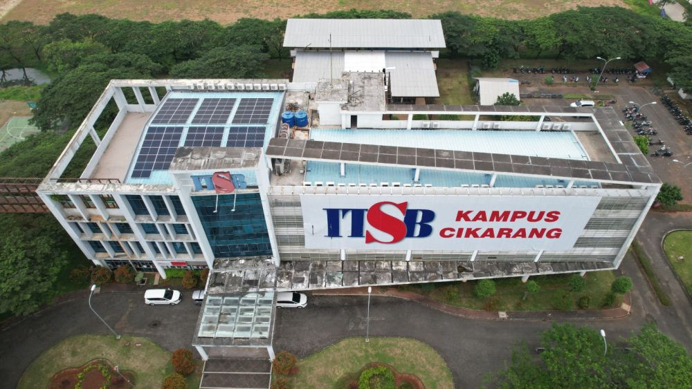 Pasang PLTS Bersama SUN Terra, ITSB Gagas Kampus Hijau Energ