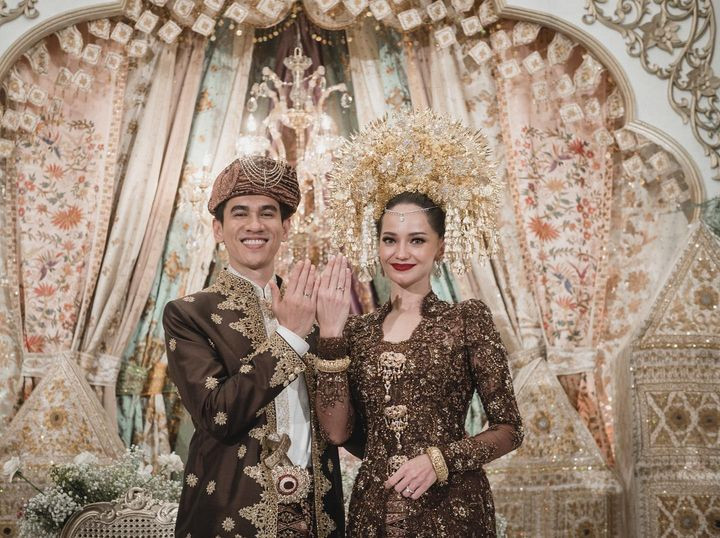 7 Makeup dan Kebaya Akad Nikah Enzy Storia, Adat Minang