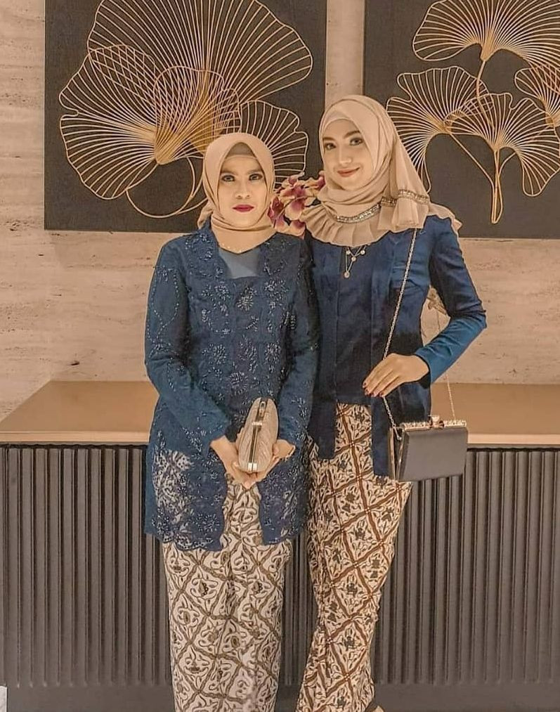 10 Ide Gaya Kondangan Hijab Hadiza Hadil, Simple nan Elegan