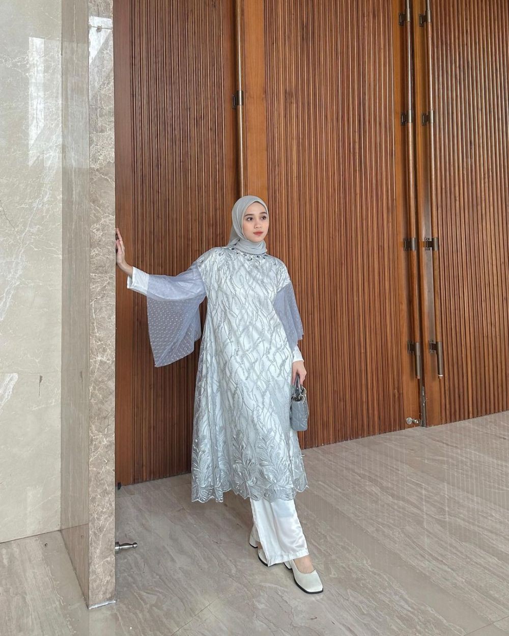 7 Mix and Match Celana dan Tunik untuk Hijabers Rayakan Idul
