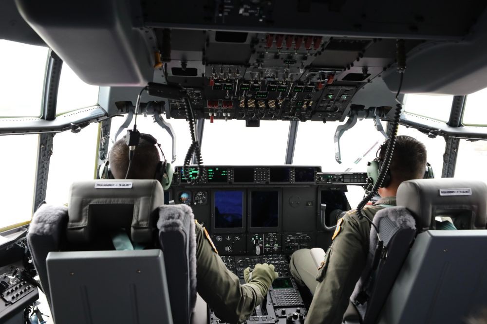 6 Potret Super Hercules C-130J, Alutsista Baru Milik TNI AU | IDN Times