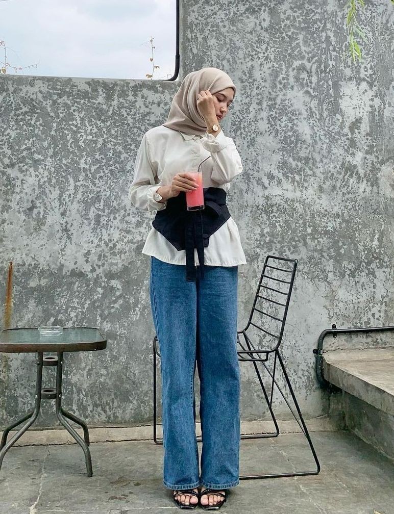 Inspirasi Styling Obi Belt dengan Kemeja, Praktis nan Modis