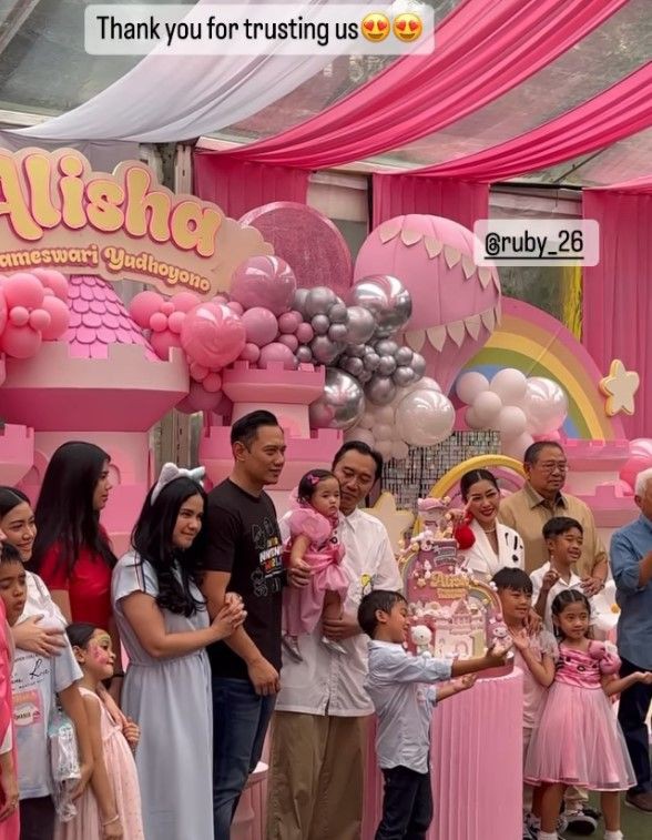 10 Potret Ultah Pertama Alisha, Anak Ibas dan Aliya Rajasa 10 Potret Ultah Pertama Alisha, Anak Ibas dan Aliya Rajasa