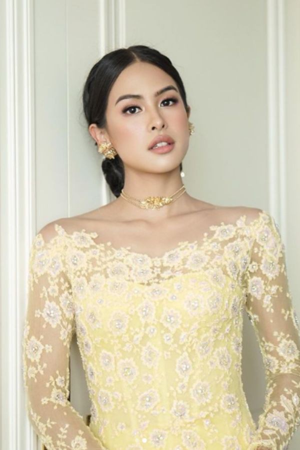 15 Kebaya Off Shoulder yang Menawan, Gaya Ningrat Kekinian!