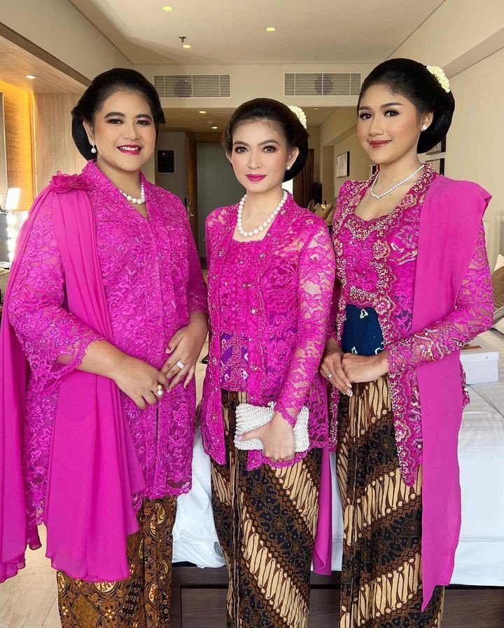 14 Kebaya Klasik Pink untuk Kerja hingga Kondangan, Barbie