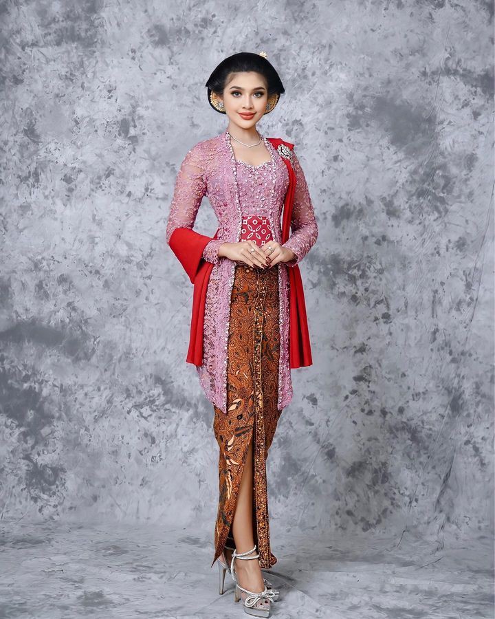 14 Kebaya Klasik Pink untuk Kerja hingga Kondangan, Barbie