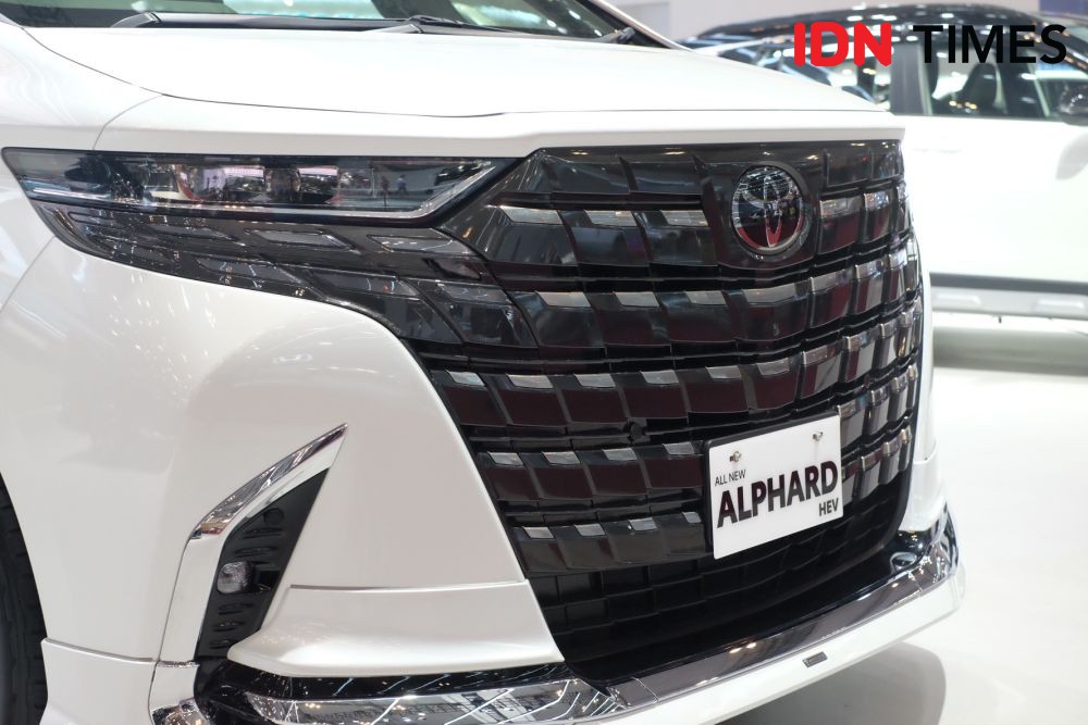 7 Potret Detail Toyota Alphard Berteknologi Hybrid, Mewah! | IDN Times