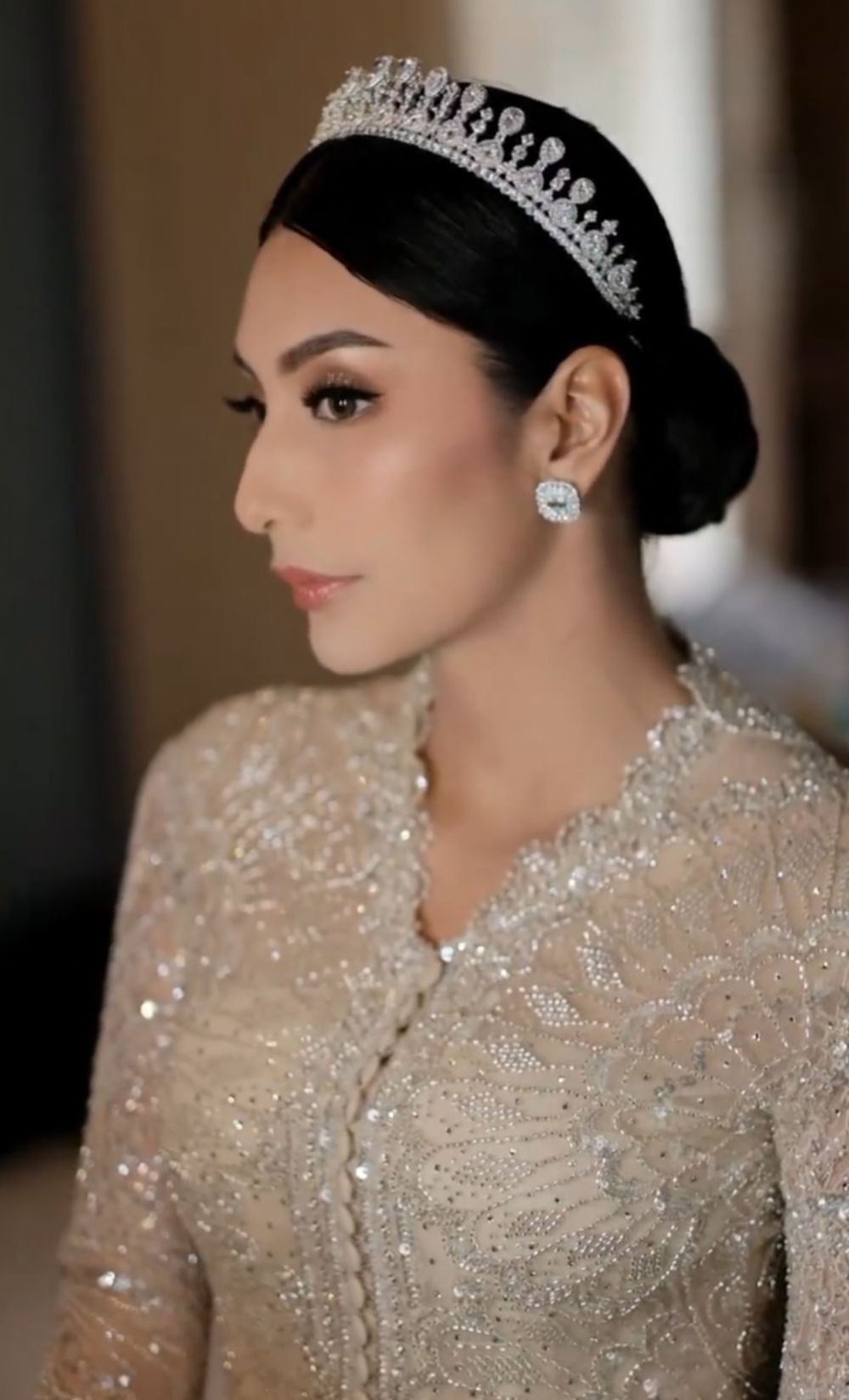 10 Inspirasi Kebaya dan Makeup Akad Nikah Tyas Mirasih