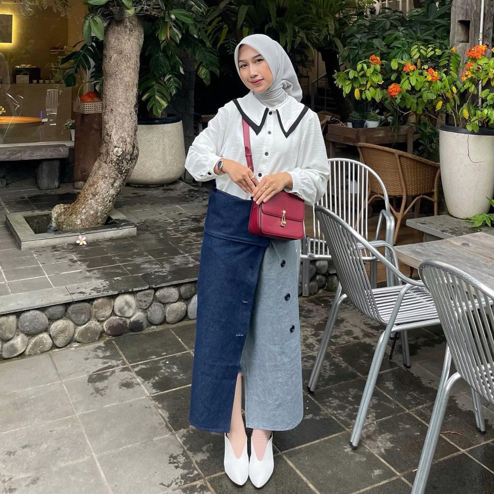 10 Padu Padan Style Denim Hijab ala Risa Larasati, Trendy!