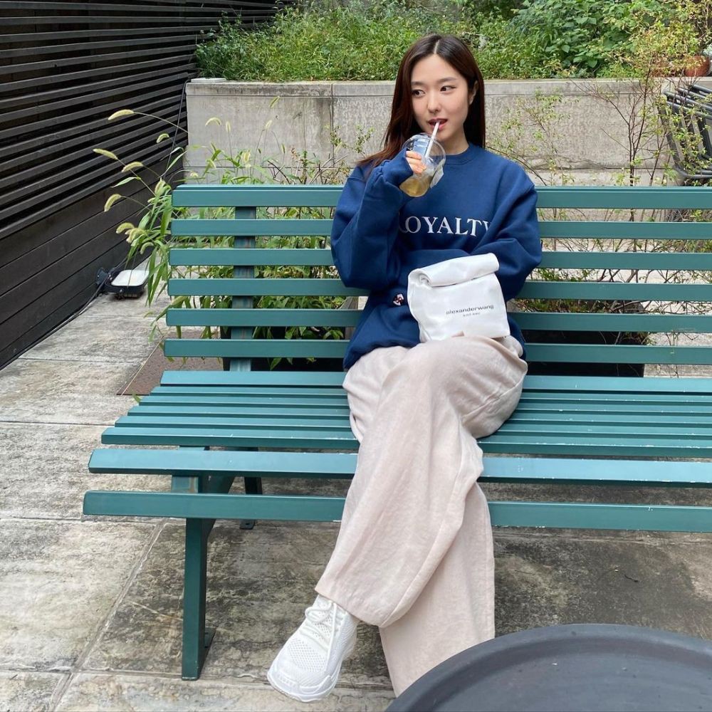 9 Ootd Lee Hye Sung Penyiar Cerdas Di The Devils Plan