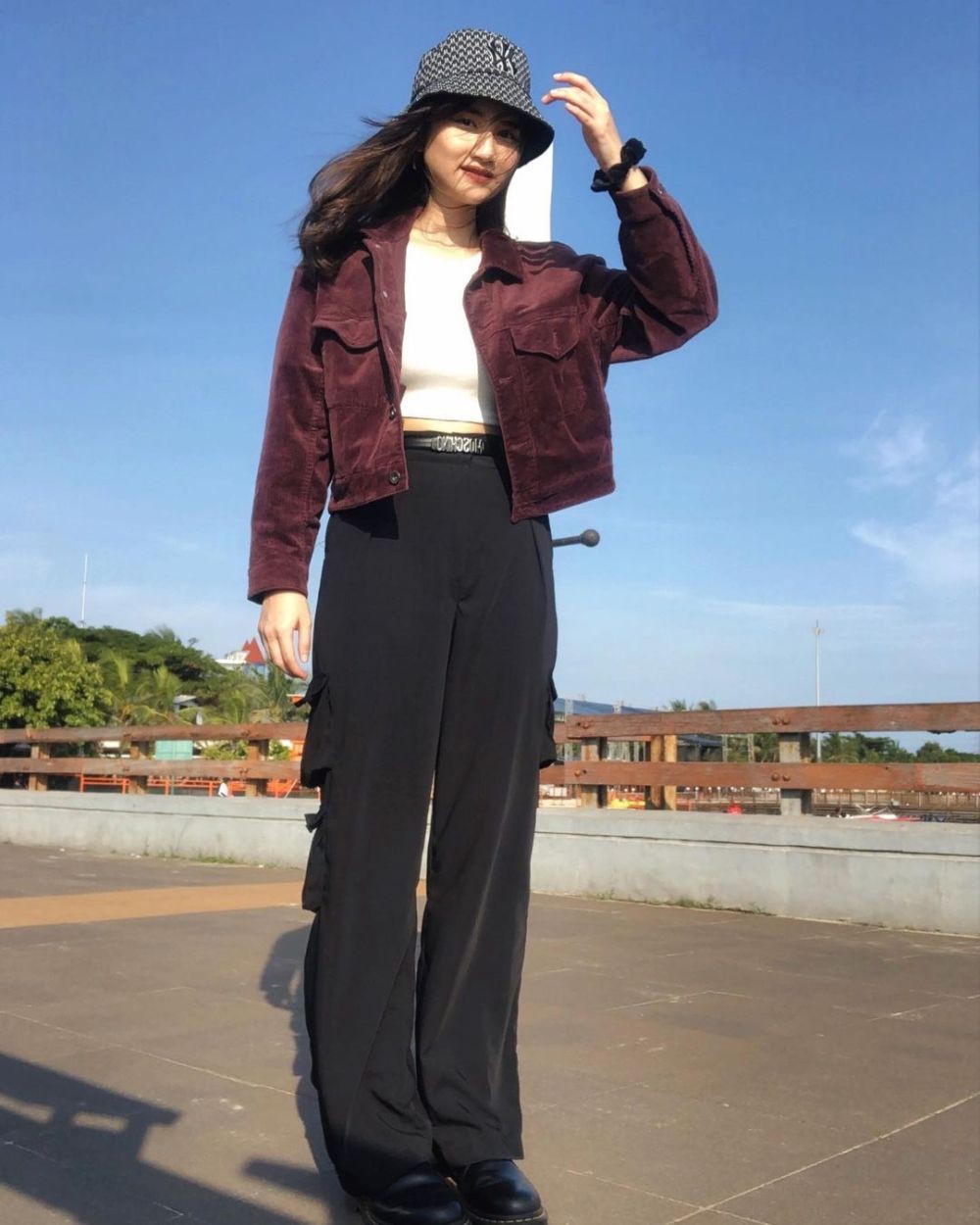 9 OOTD Frieska Anastasia Laksani, Gemar Pakai Chelsea Boots