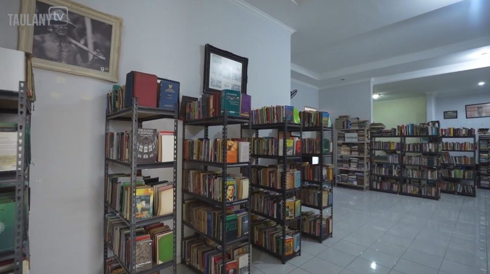 7 Potret Kantor Habib Jafar, Punya Koleksi 14 Ribu Buku 7 Potret Kantor Habib Jafar, Punya Koleksi 14 Ribu Buku