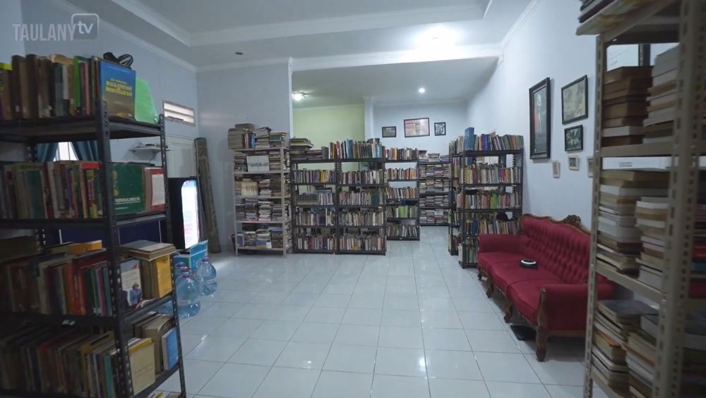 7 Potret Kantor Habib Jafar, Punya Koleksi 14 Ribu Buku 7 Potret Kantor Habib Jafar, Punya Koleksi 14 Ribu Buku