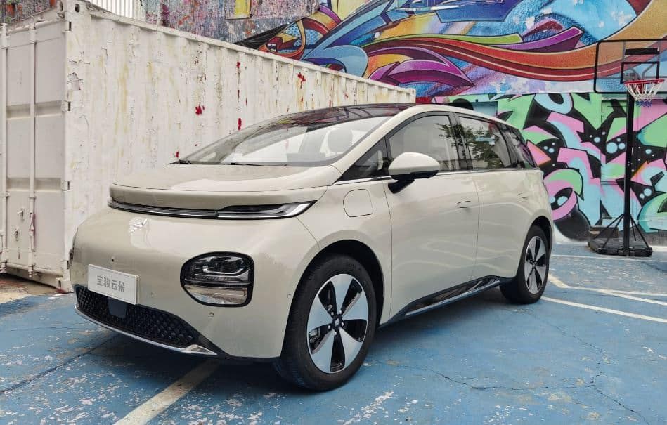 Perbandingan Mobil Listrik Wuling Binguo EV vs Wuling Cloud Perbandingan Mobil Listrik Wuling Binguo EV vs Wuling Cloud