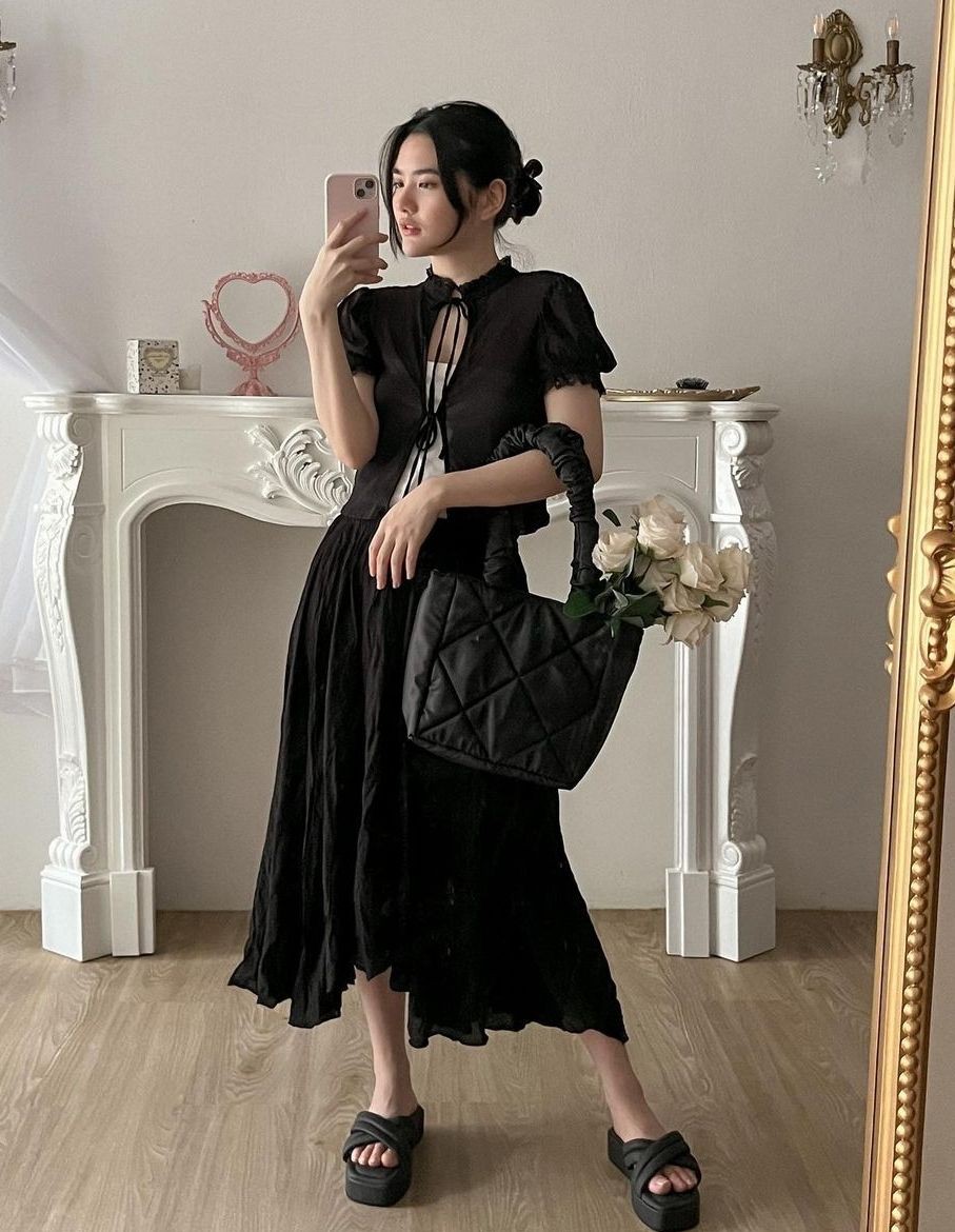 10 Inspirasi Outfit Feminin Adiella, Anggun ala Pinterest