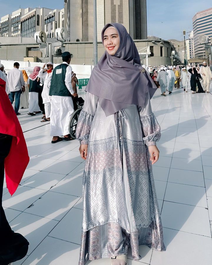7 Rekomendasi Outfit Umrah Perempuan, Pasti Nyaman!