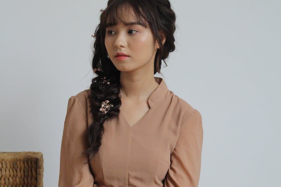 12 Gaya Ikat Rambut Cewek yang Trendy Banget, Sudah Jajal?