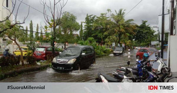 Hujan Lebat Picu Banjir yang Rendam Ratusan Rumah di Lebak Hujan Lebat Picu Banjir yang Rendam Ratusan Rumah di Lebak