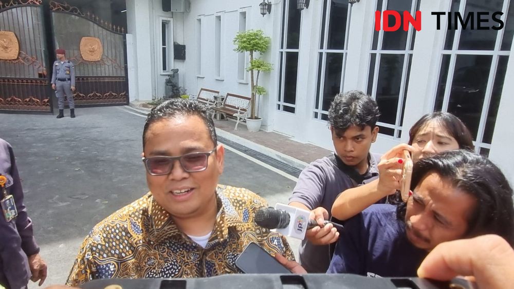 Komen Salam 2 Jari Jokowi Ketua Bawaslu Dilaporkan Ke Dkpp