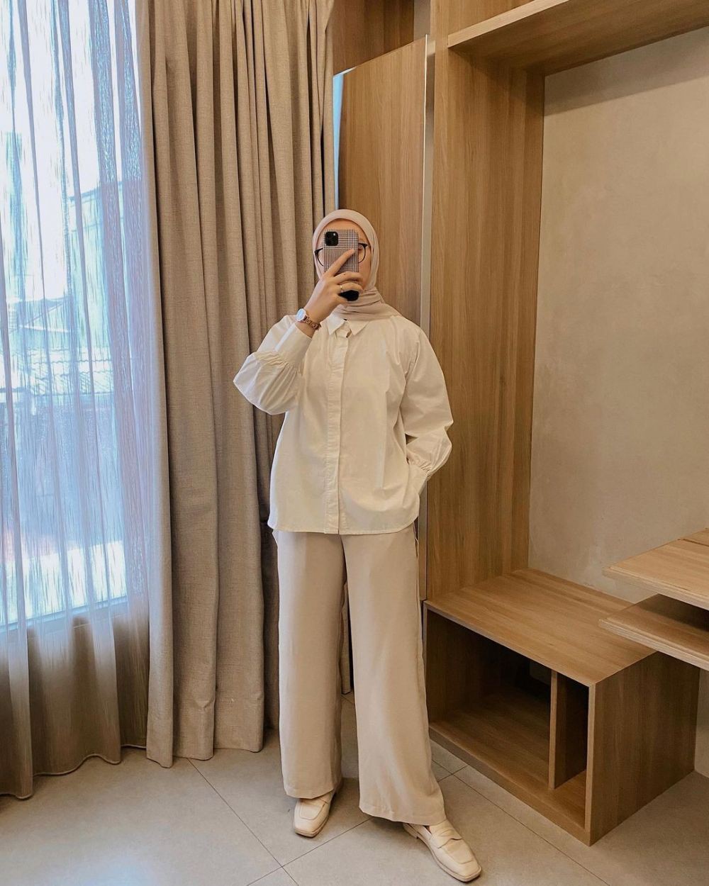 7 Outfit Panitia KPPS Agar Terlihat Netral, Pilihan Batik!