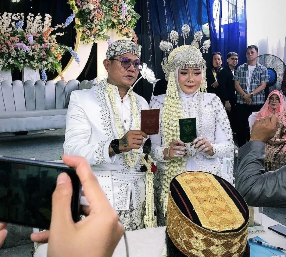 Lepast Status Duda, 7 Potret Akad Nikah Andika Kangen Band Lepast Status Duda, 7 Potret Akad Nikah Andika Kangen Band