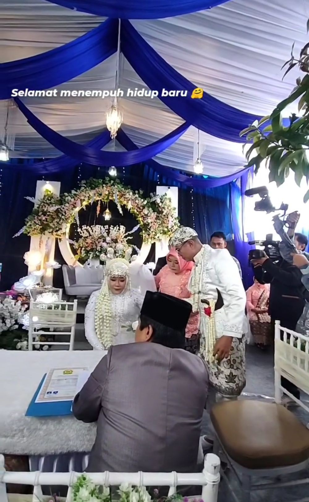 Lepast Status Duda, 7 Potret Akad Nikah Andika Kangen Band Lepast Status Duda, 7 Potret Akad Nikah Andika Kangen Band