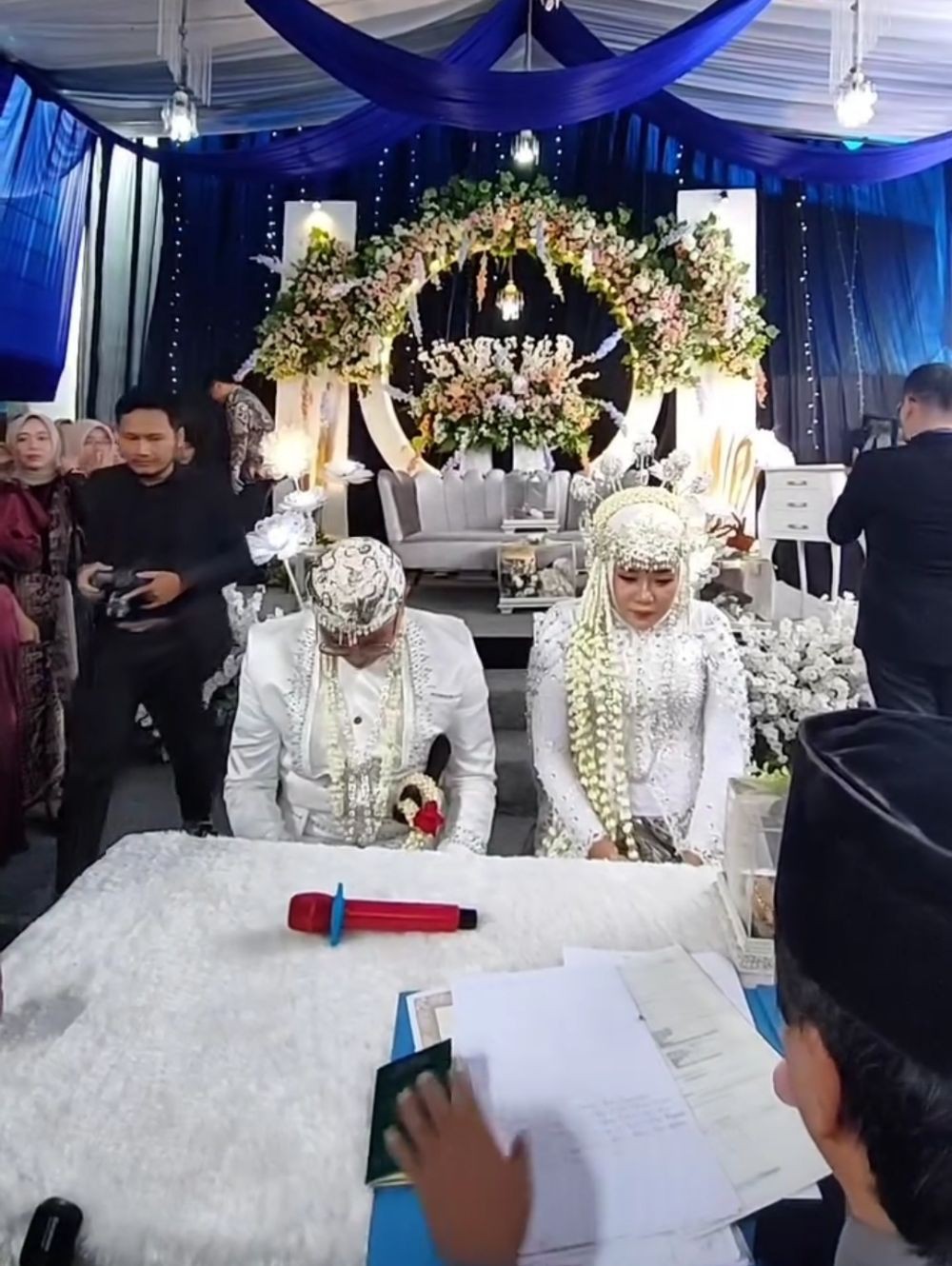Lepast Status Duda, 7 Potret Akad Nikah Andika Kangen Band Lepast Status Duda, 7 Potret Akad Nikah Andika Kangen Band