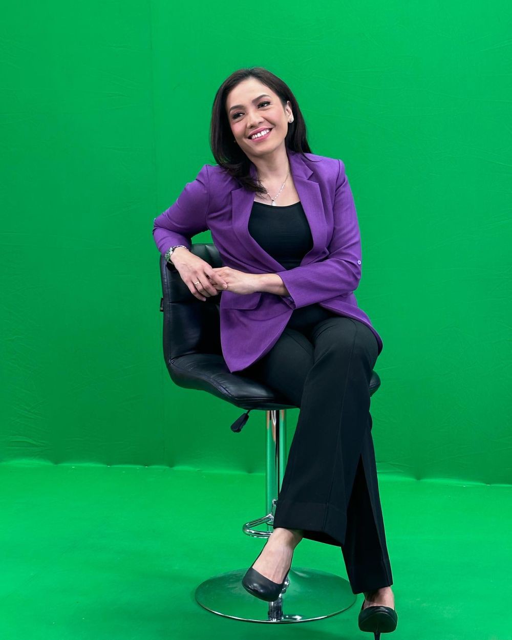 14 Style Formal Dwi Anggia, Moderator Debat Pilpres Kelima