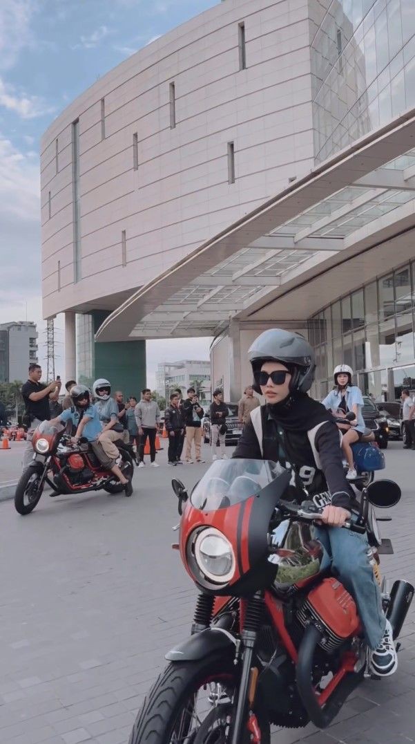 Potret Artis Motoran dengan Gibran, Pakai Moge Hingga Matic